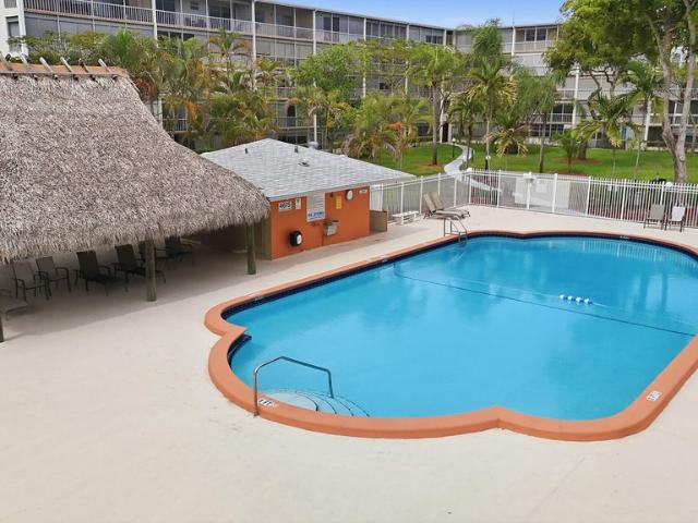 Luxury apartment complex for rent in Hollywood, United States