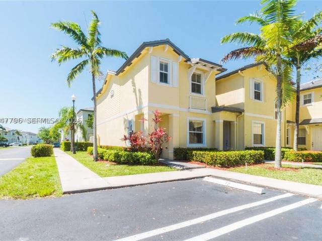 Luxury apartment complex for rent in Homestead, Florida