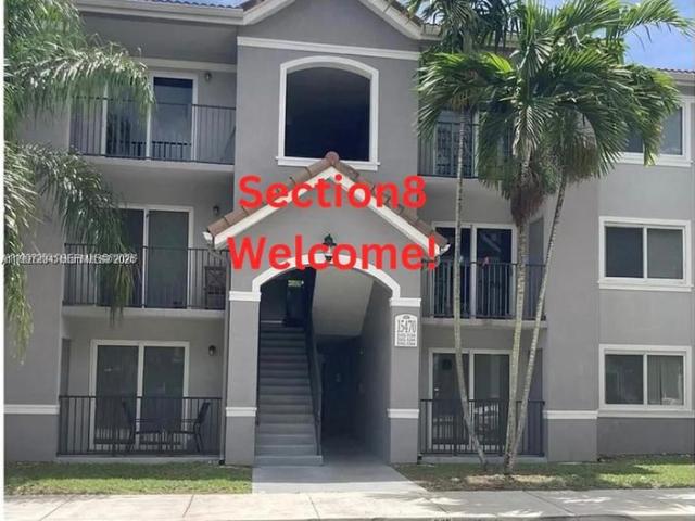 Luxury apartment complex for rent in Homestead, United States