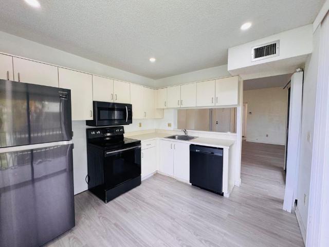 Luxury apartment complex for rent in Homestead, United States