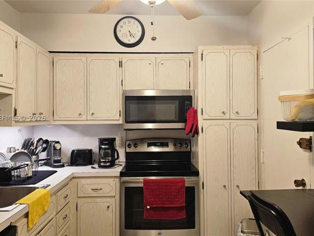 Luxury apartment complex for rent in Hallandale, United States