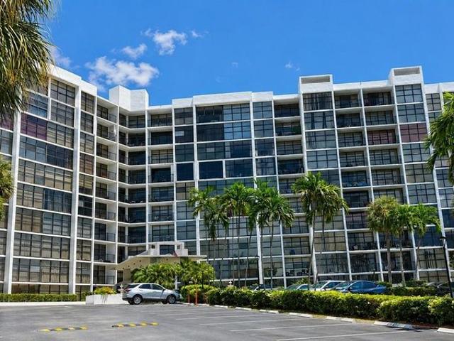 Luxury apartment complex for rent in Hallandale, United States
