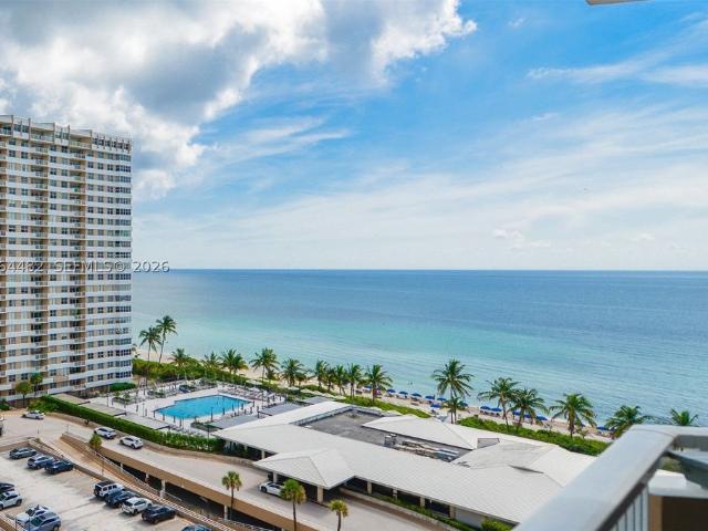 Luxury apartment complex for rent in Hallandale, United States