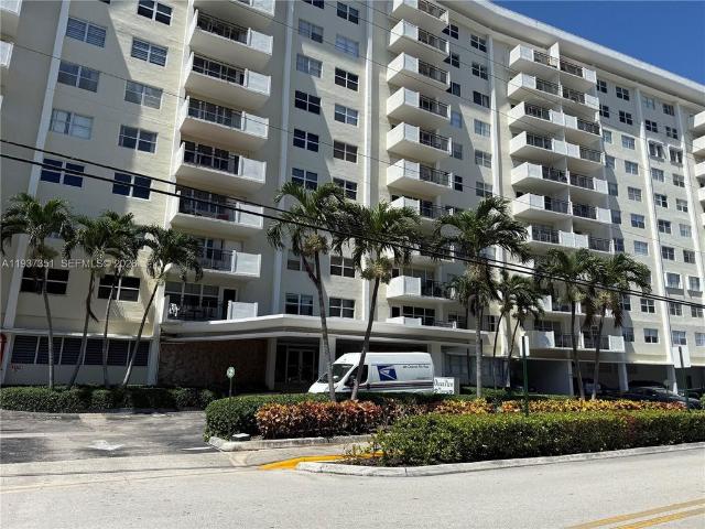 Luxury apartment complex for rent in Hallandale, Florida
