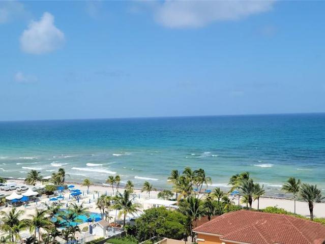 Luxury apartment complex for rent in Hallandale, Florida