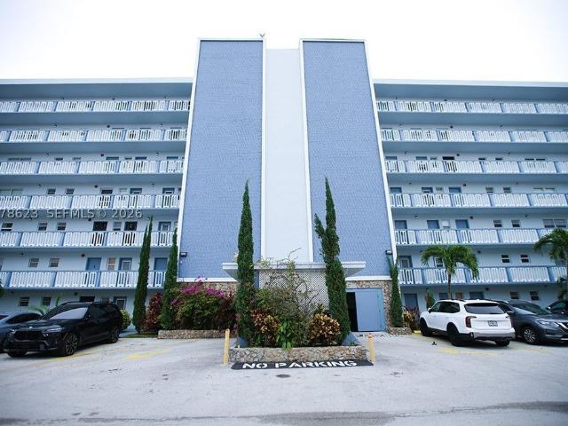Luxury apartment complex for rent in Hallandale, Florida