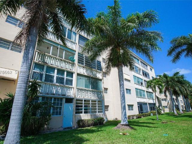 Luxury apartment complex for rent in Hallandale, Florida