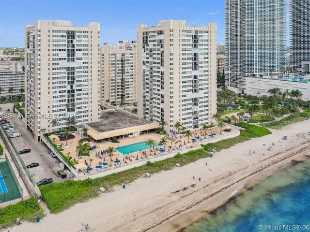 Luxury apartment complex for rent in Hallandale, Florida
