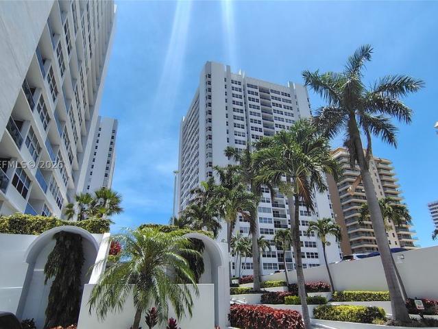 Luxury apartment complex for rent in Hallandale, Florida