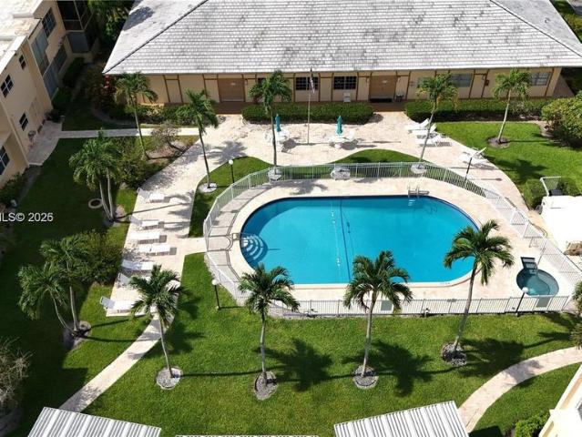 Luxury apartment complex for rent in Hallandale, Florida