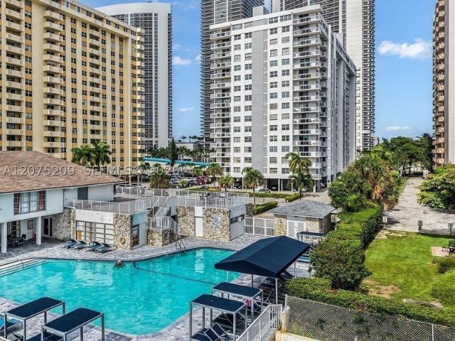 Luxury apartment complex for rent in Hallandale, Florida