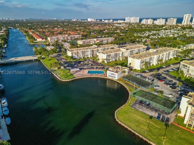 Luxury apartment complex for rent in Hallandale, Florida