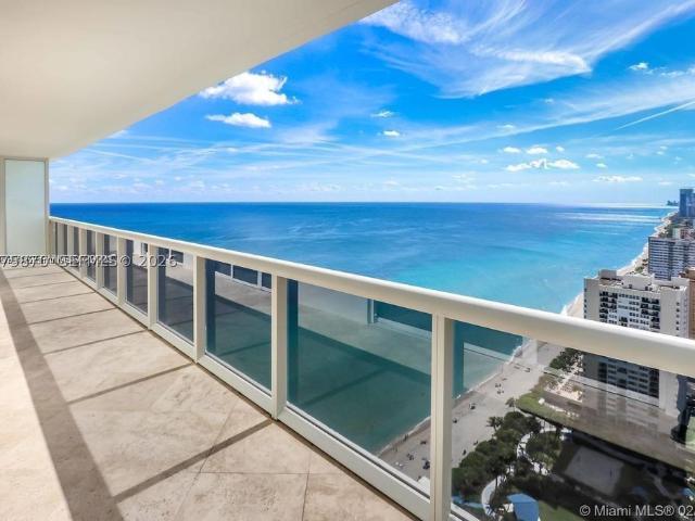 Luxury apartment complex for rent in Hallandale, Florida