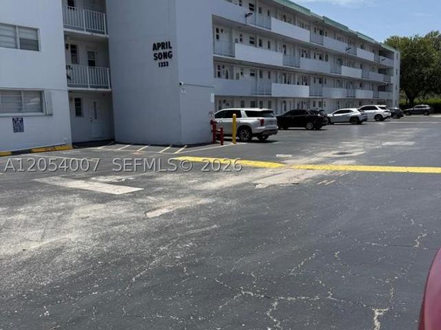 Luxury apartment complex for rent in Hallandale, Florida