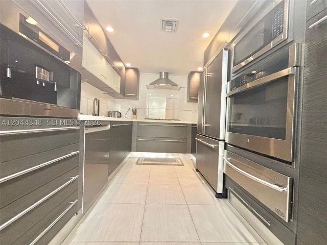 Luxury apartment complex for rent in Hallandale, Florida