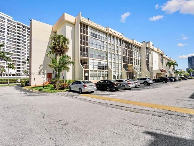 Luxury apartment complex for rent in Hallandale, Florida