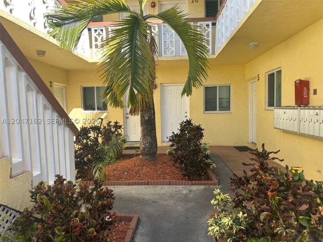 Luxury apartment complex for rent in Hallandale, Florida