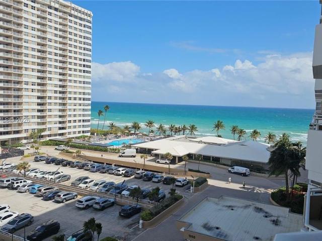 Luxury apartment complex for rent in Hallandale, Florida
