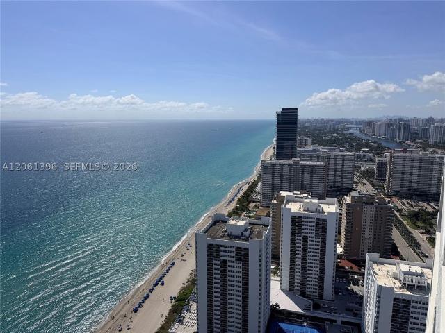 Luxury apartment complex for rent in Hallandale, Florida