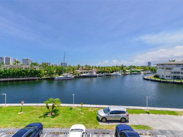 Luxury apartment complex for rent in Hallandale, Florida
