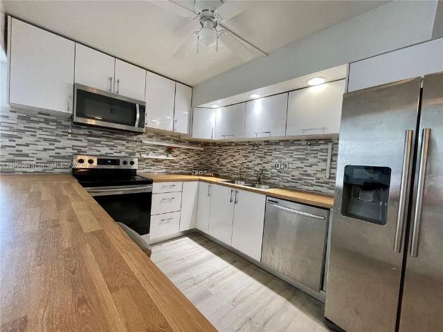 Luxury apartment complex for rent in Hallandale, Florida