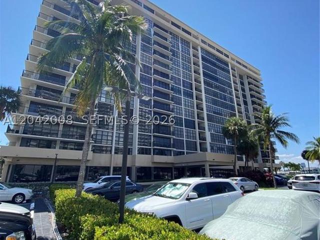 Luxury apartment complex for rent in Hallandale, Florida