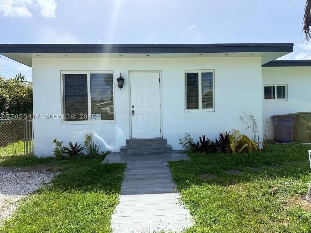 Luxury apartment complex for rent in Hallandale, Florida