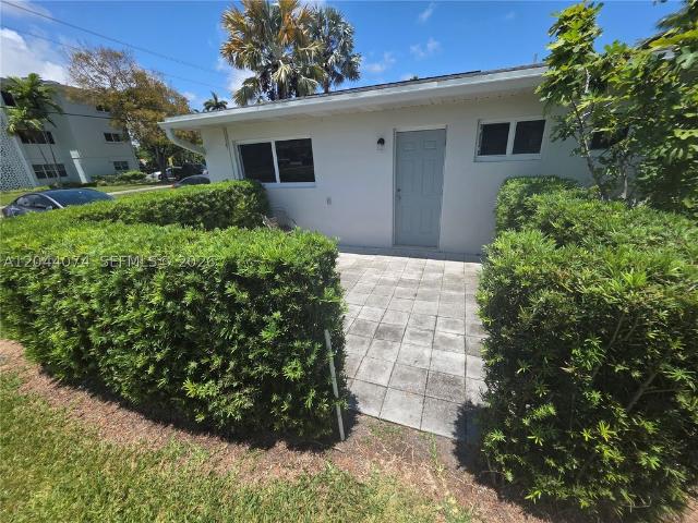 Luxury apartment complex for rent in Hallandale, Florida