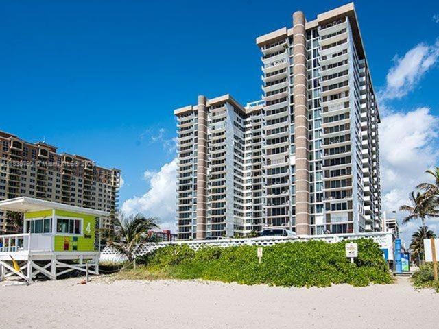 Luxury apartment complex for rent in Hallandale, Florida