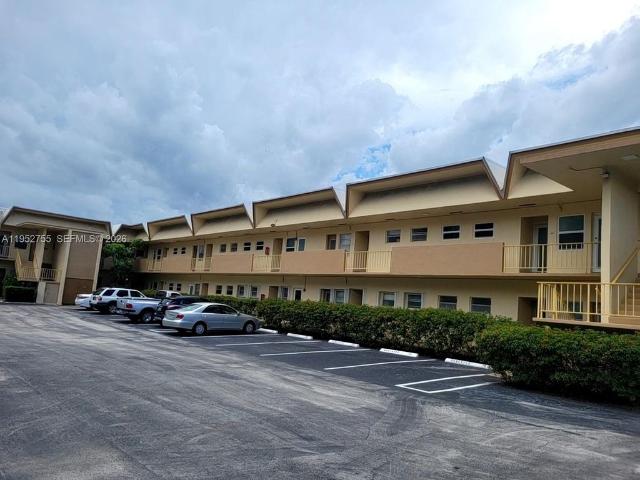 Luxury apartment complex for rent in Hallandale, Florida