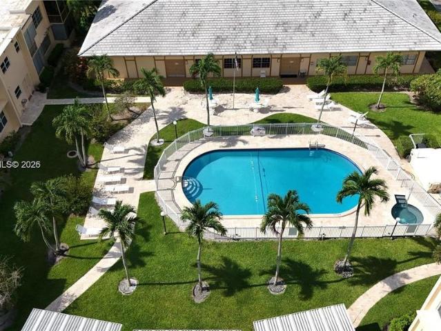 Luxury apartment complex for rent in Hallandale, Florida