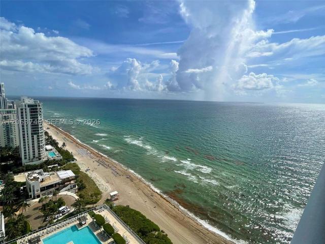 Luxury apartment complex for rent in Hallandale, Florida