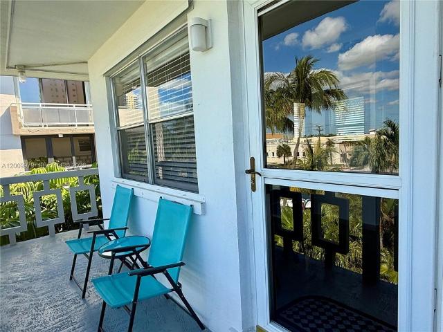 Luxury apartment complex for rent in Hallandale, Florida