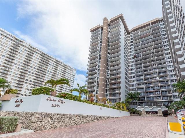 Luxury apartment complex for rent in Hallandale, Florida