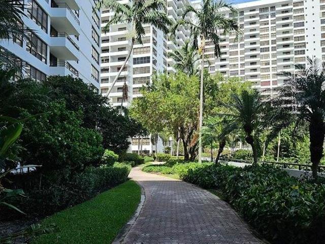 Luxury apartment complex for rent in Hallandale, Florida