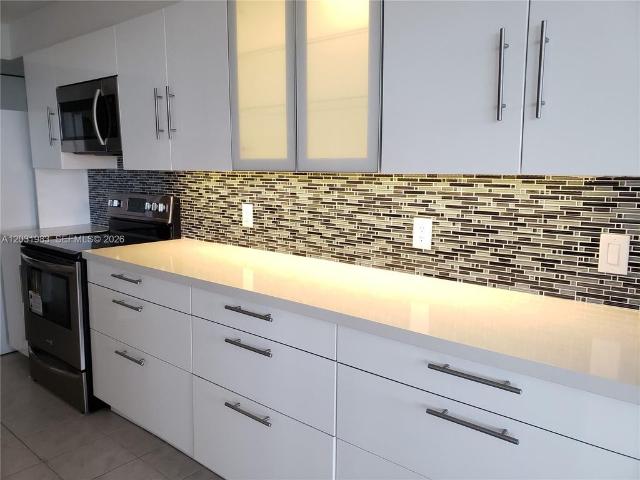 Luxury apartment complex for rent in Hallandale, Florida
