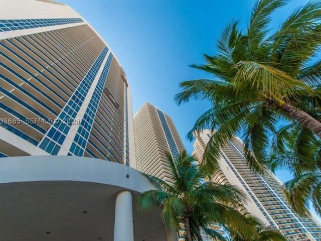 Luxury apartment complex for rent in Hallandale, Florida