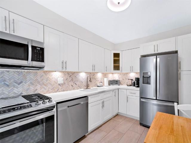 Luxury apartment complex for rent in Hallandale, Florida