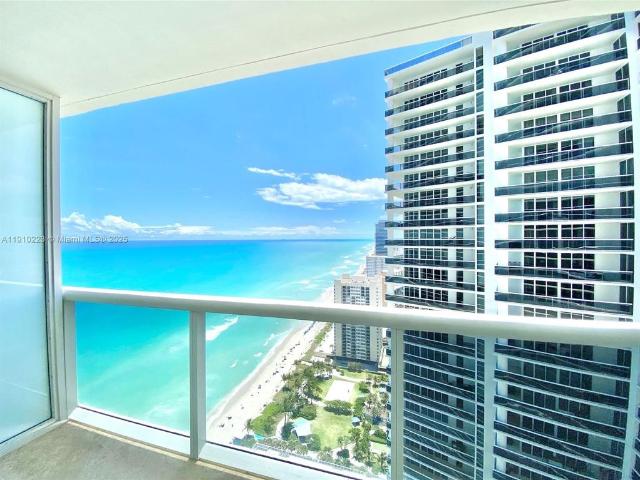 Luxury apartment complex for rent in Hallandale, Florida
