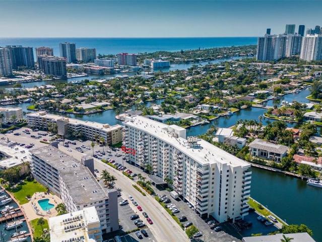Luxury apartment complex for rent in Hallandale, Florida