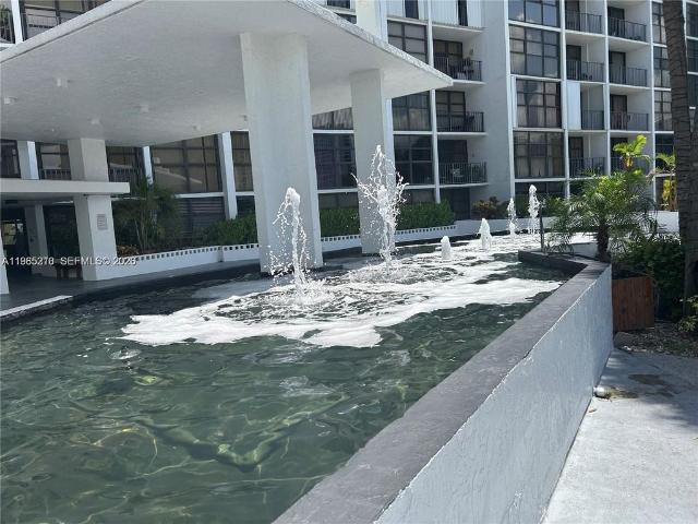 Luxury apartment complex for rent in Hallandale, United States