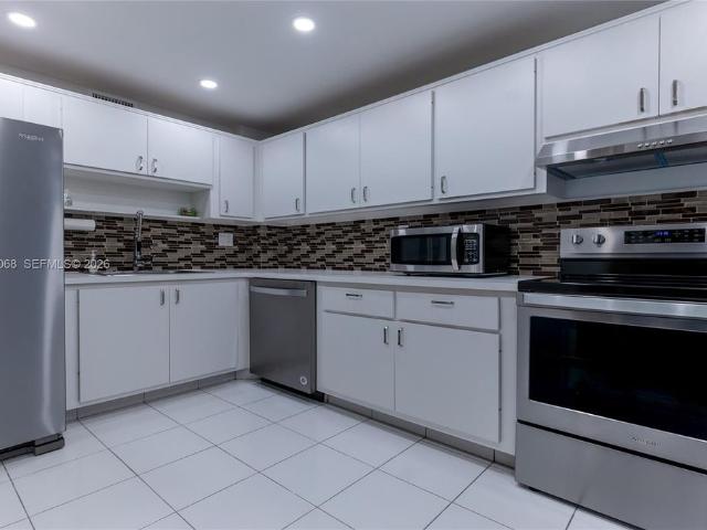 Luxury apartment complex for rent in Hallandale, Florida