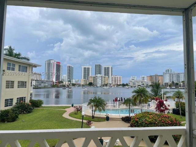 Luxury apartment complex for rent in Hallandale, Florida