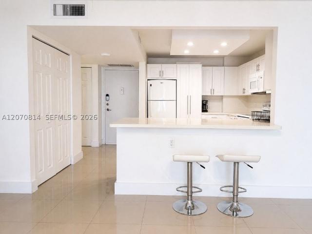 Luxury apartment complex for rent in Hallandale, Florida