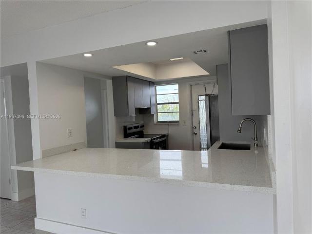 Luxury apartment complex for rent in Hallandale, Florida