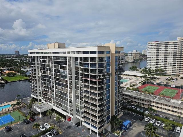 Luxury apartment complex for rent in Hallandale, Florida