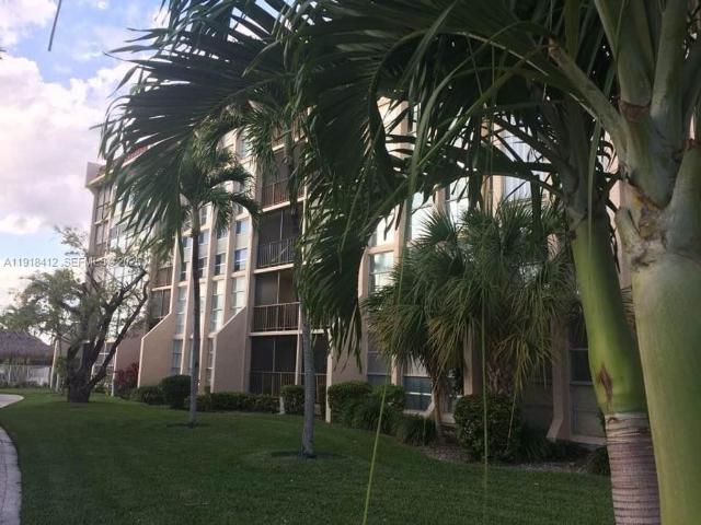 Luxury apartment complex for rent in Hallandale, Florida