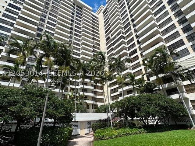 Luxury apartment complex for rent in Hallandale, Florida