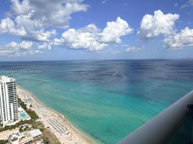 Luxury apartment complex for rent in Hallandale, Florida