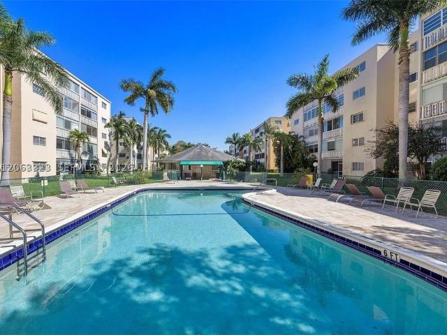 Luxury apartment complex for rent in Hallandale, Florida